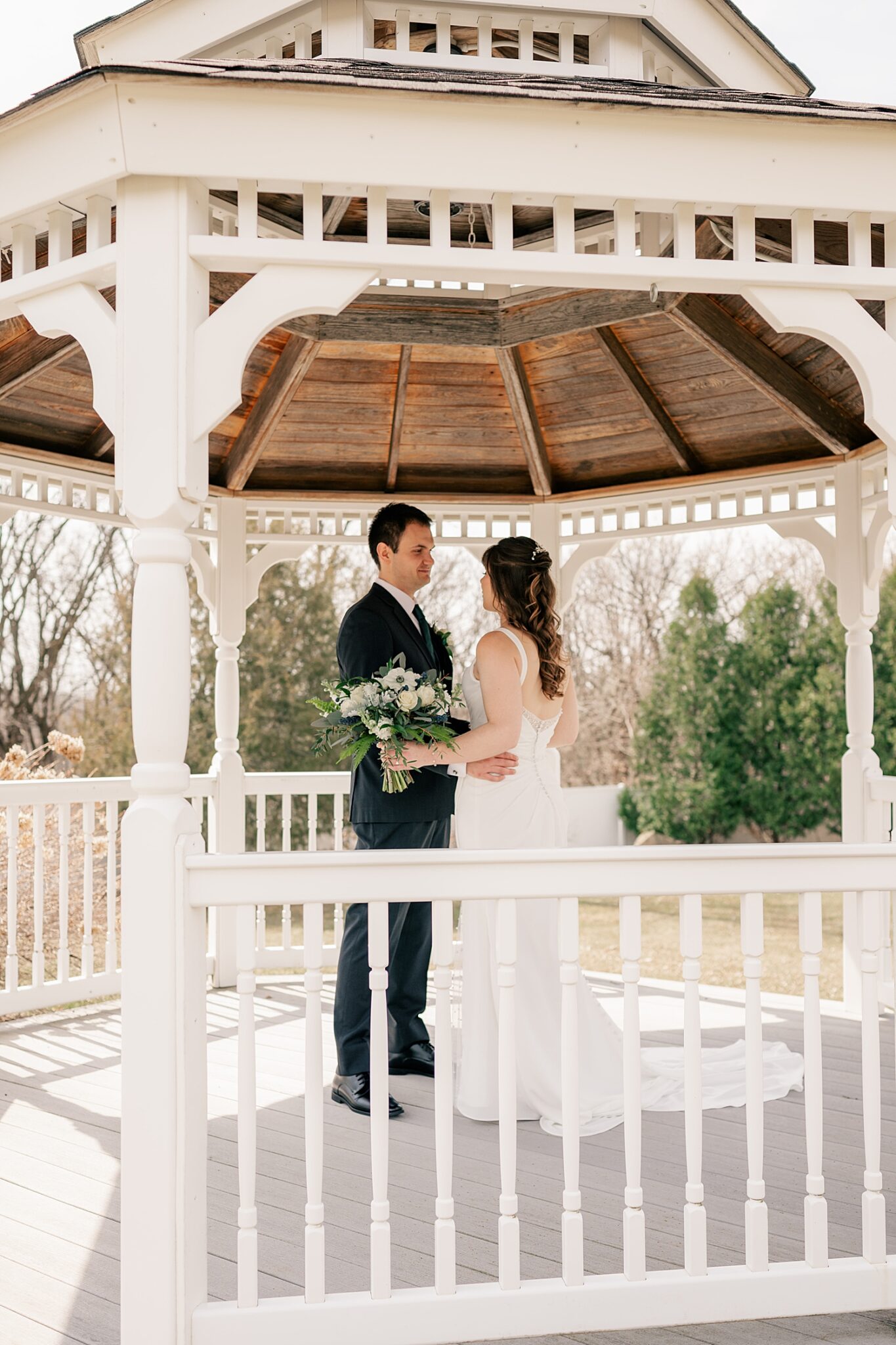 Modern Spring Wedding at Kilkarney Hills Golf Course | Rule Creative Co