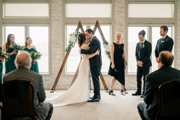 Modern Spring Wedding at Kilkarney Hills Golf Course | Rule Creative Co